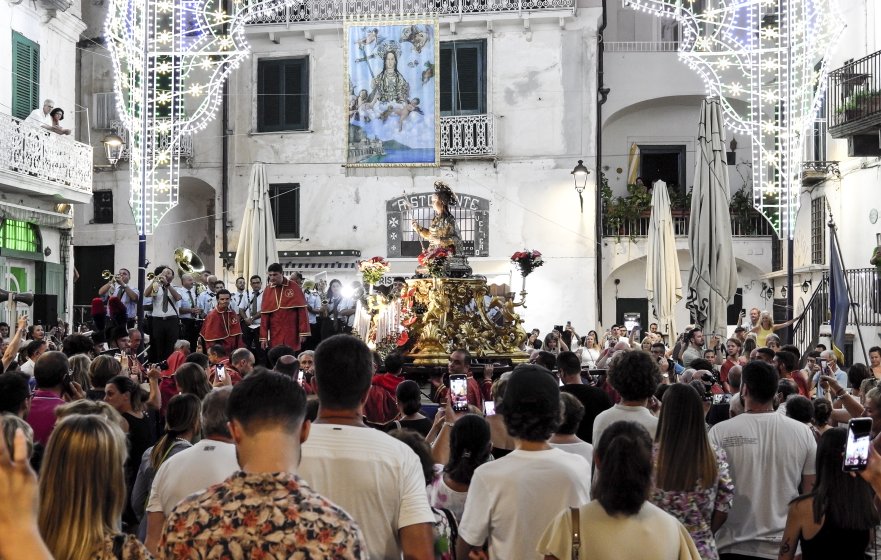 Festival of Santa Maria Madellena | DPReview Forums