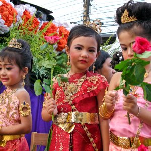 Girls In Parade | DPReview Forums