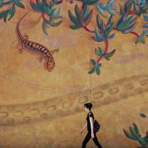 SF WOMAN AND MURAL-1 | DPReview Forums