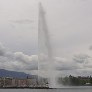 The Jet d'Eau, Geneva, on a cloudy day | DPReview Forums