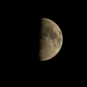 1st Qtr moon, handheld 600mm_edited-1 | DPReview Forums