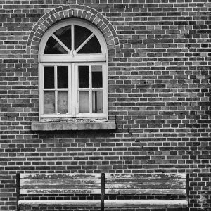 Waiting Window EOS D30 + 100-300 L | DPReview Forums