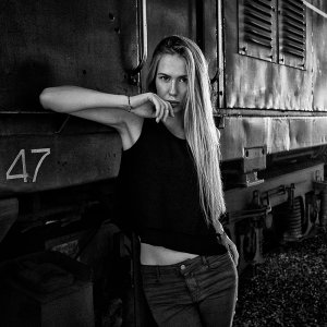 simple portrait of Emilie Cayuela | DPReview Forums