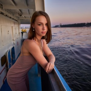 simple portrait of Veronika B. | DPReview Forums