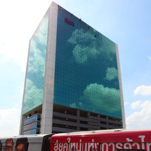 Steeplejacks are washing the sky | DPReview Forums