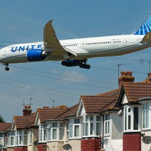 A United Airlines Boeing 787 on final approach to London Heathrow | DPReview Forums