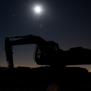 Full Moon Backhoe Silhouette | DPReview Forums
