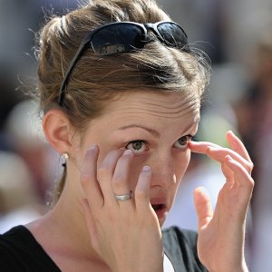 SOMETHING IN MY EYES | DPReview Forums